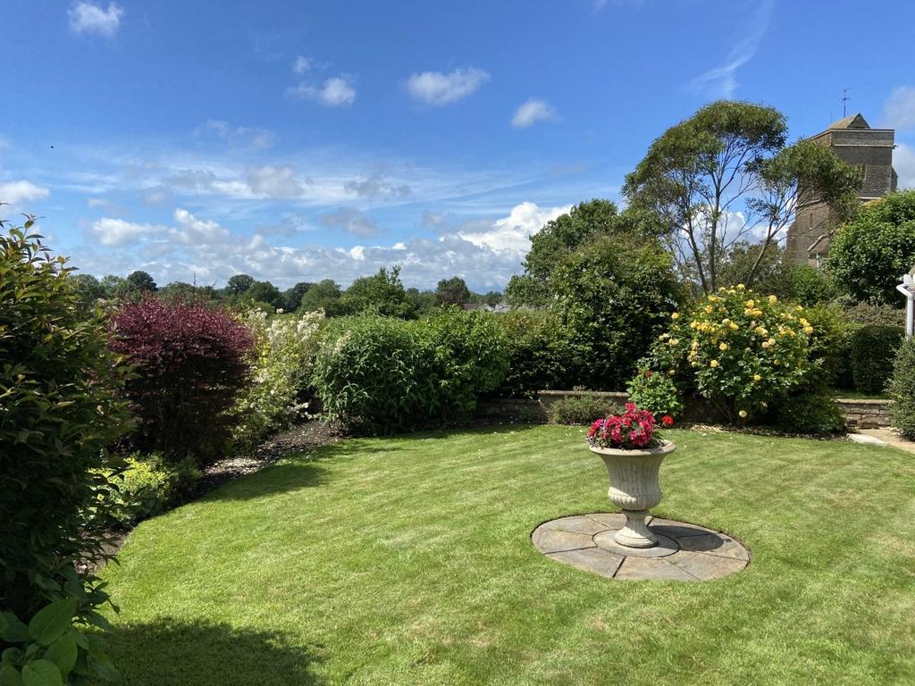 Church Close, Beer Hackett, Dorset, DT9 3 bed detached bungalow - £525,000
