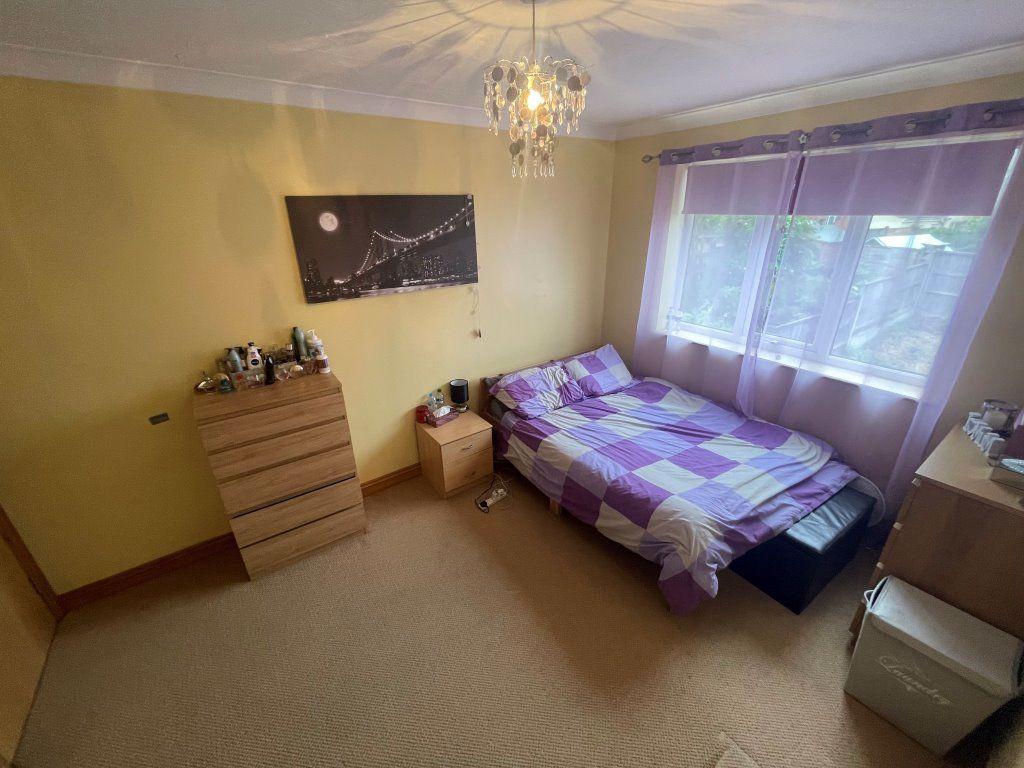 QUEENS ROAD - NUNEATON - CV11 5NB 2 bed flat - £575 pcm (£133 pw)
