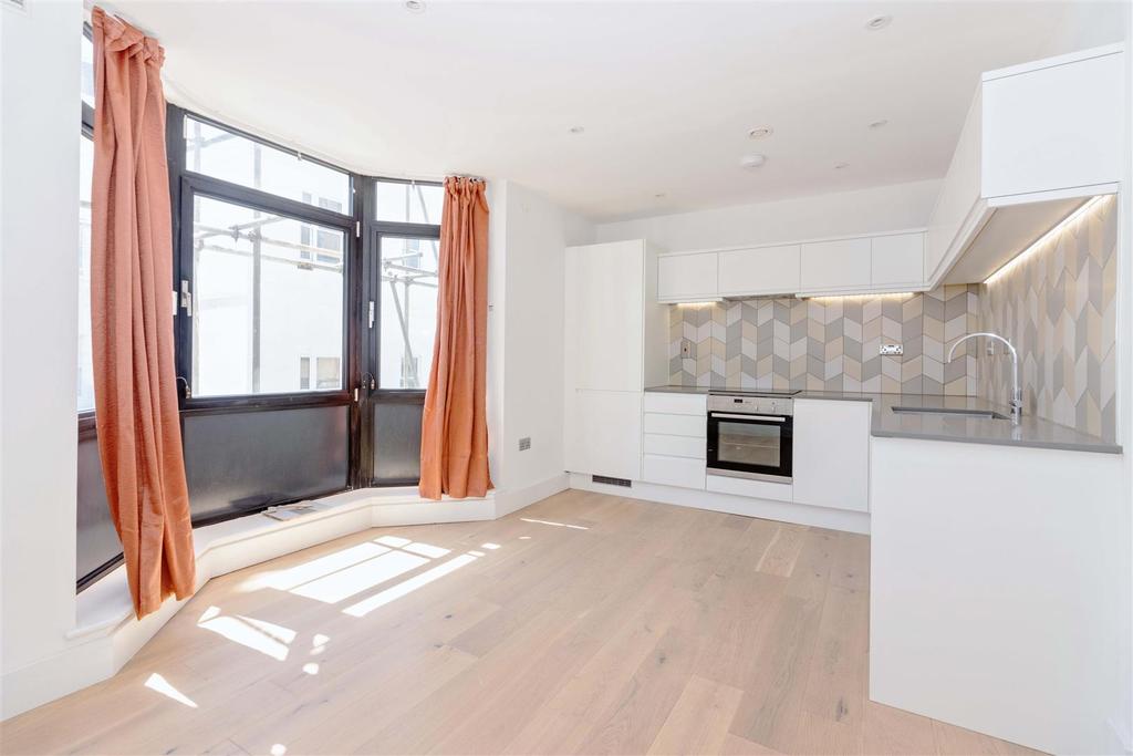 Russell House, Brighton 1 bed apartment - £240,000