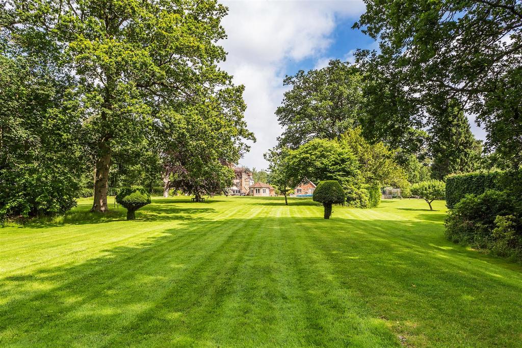 Slaugham, Haywards Heath 7 bed detached house - £2,500,000