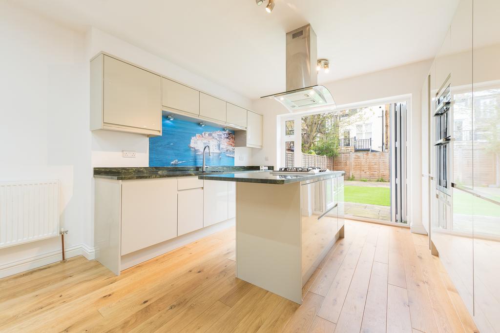 Denison Road, London SW19 4 bed terraced house - £2,200 pcm (£508 pw)