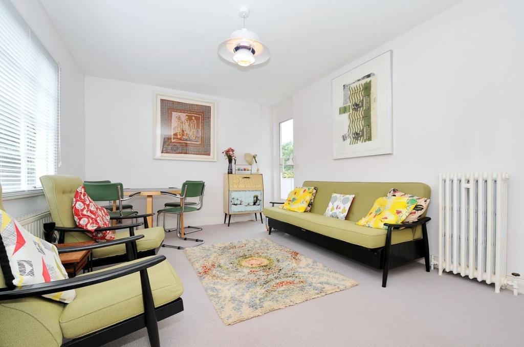 Pages Lane Muswell Hill N10 2 bed flat - £1,550 pcm (£358 pw)
