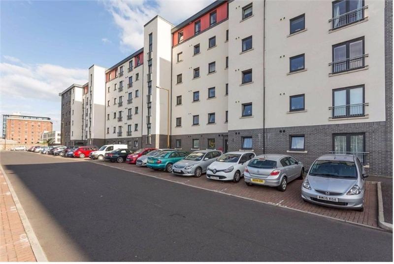 Tinto Place, Leith, Edinburgh, EH6 2 bed flat - £895 pcm (£207 pw)
