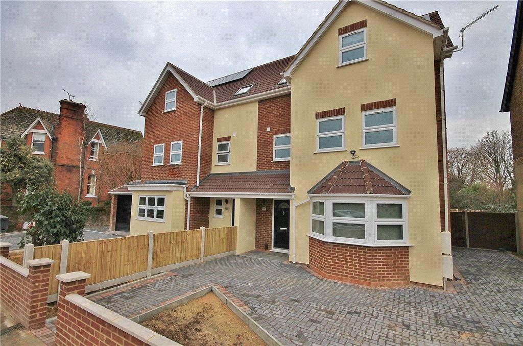 Leacroft, Staines-upon-Thames, TW18 House share - £700 pcm (£162 pw)