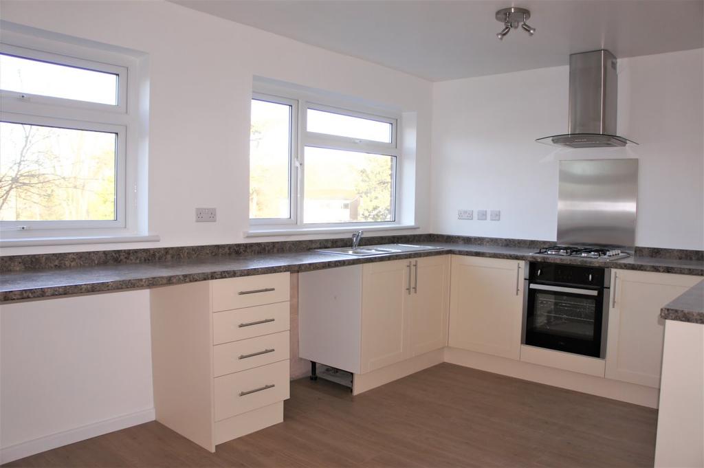 Durfold Drive, Reigate 4 bed terraced house - £1,650 pcm (£381 pw)