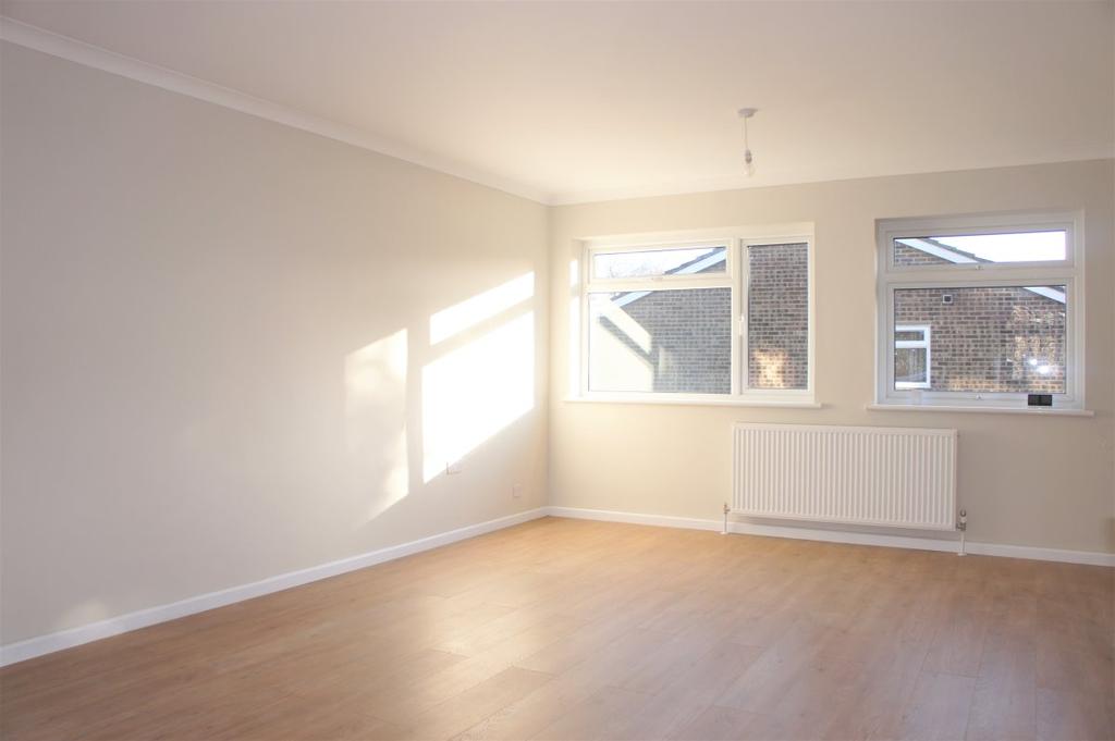 Durfold Drive, Reigate 4 bed terraced house - £1,650 pcm (£381 pw)
