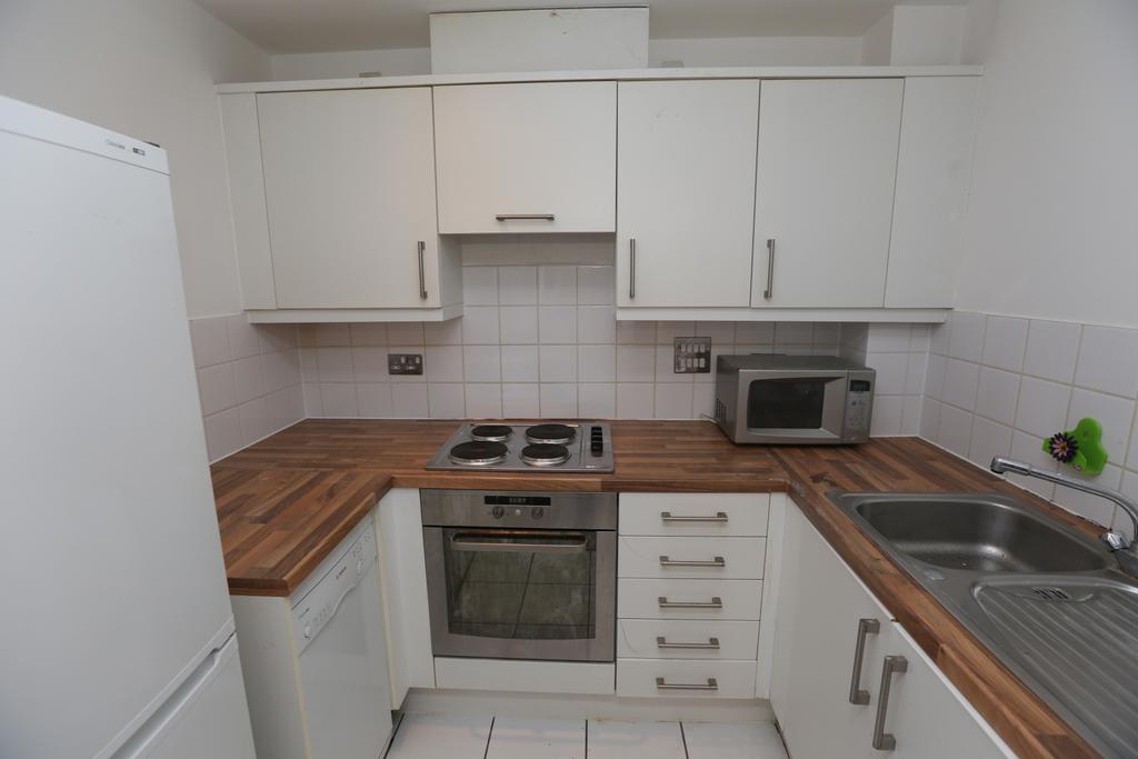 Wooldridge Close, TW14 1 bed flat - £1,050 pcm (£242 pw)