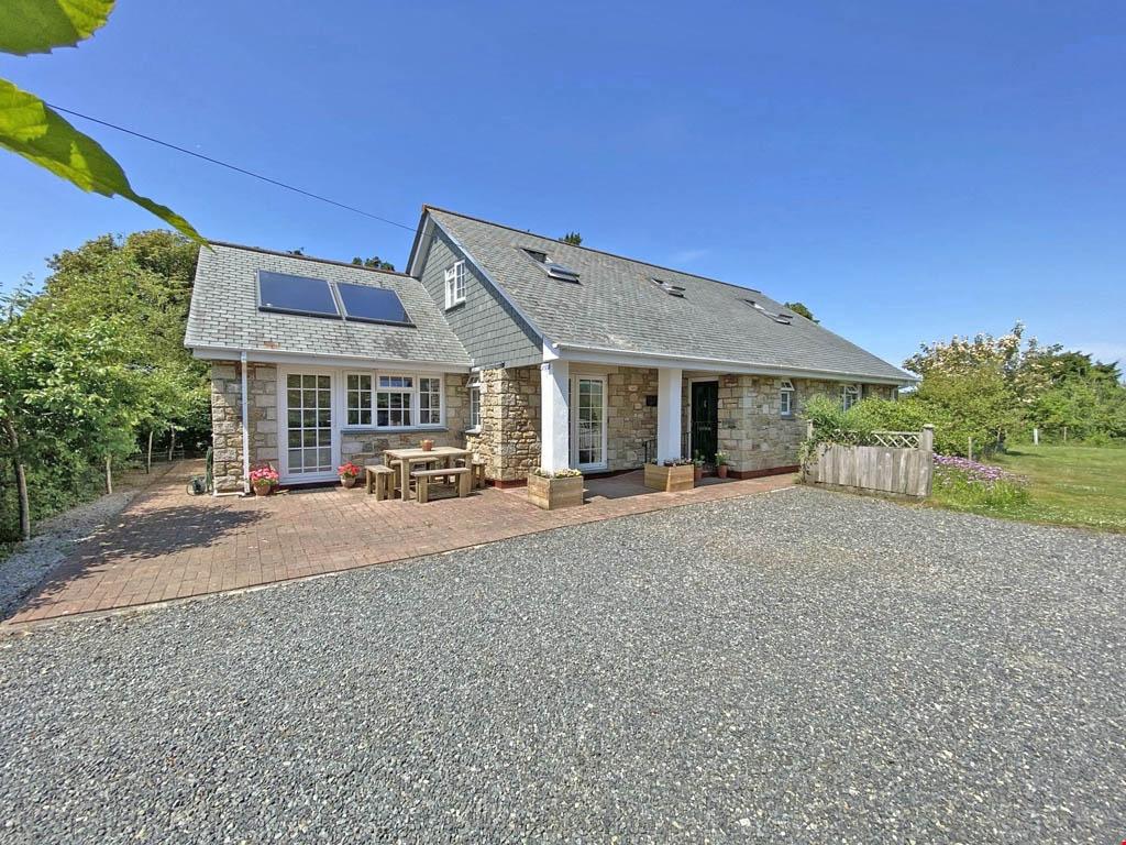 Trevoole, Nr. Camborne, Cornwall 5 bed detached house - £675,000