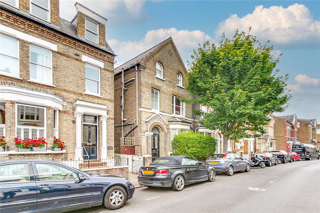 Werter Road, London 1 bed flat - £1,750 pcm (£404 pw)