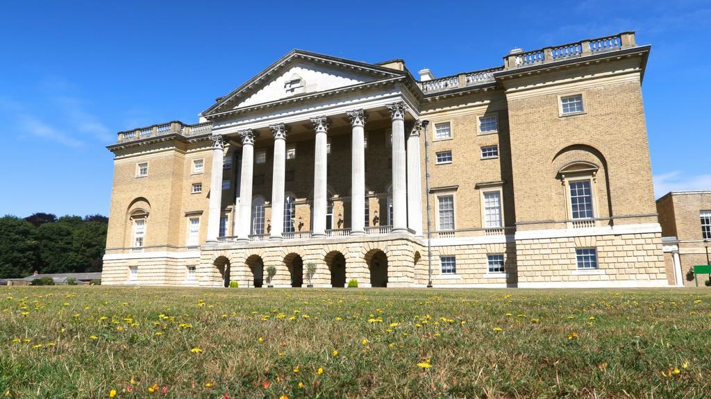 Thorndon Hall, Thorndon Park, CM13 2 bed duplex - £565,000