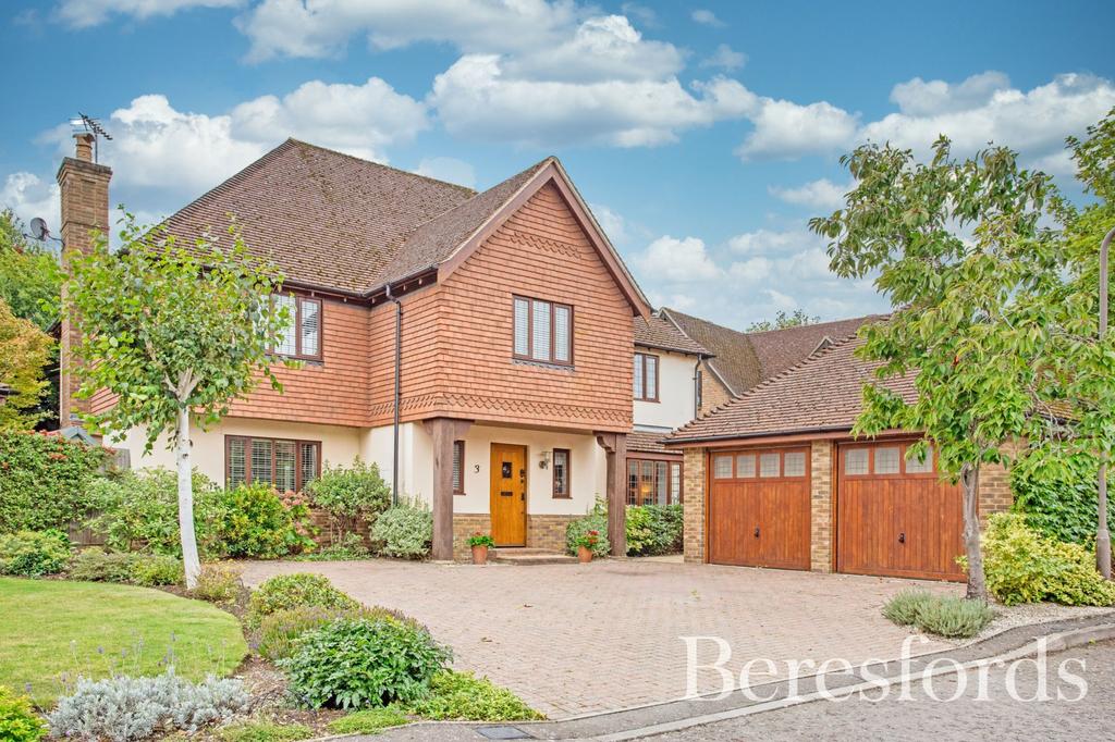 Hutton Place, Hutton, CM13 5 bed detached house - £1,400,000