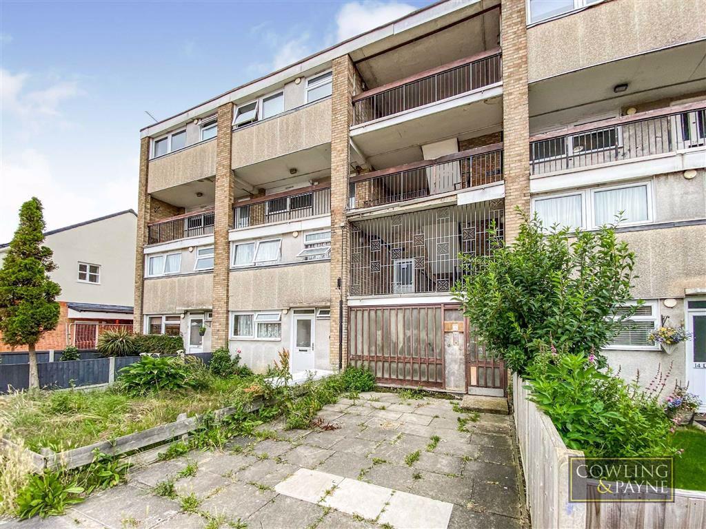 Brook Drive, Wickford, Essex 3 bed maisonette - £170,000