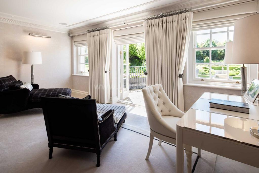 Trinity 9 bed manor house - £32,000,000