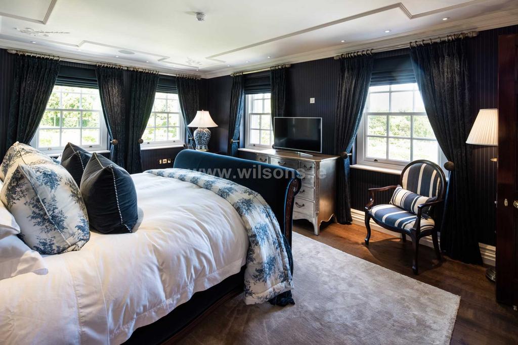 Trinity 9 bed manor house - £32,000,000