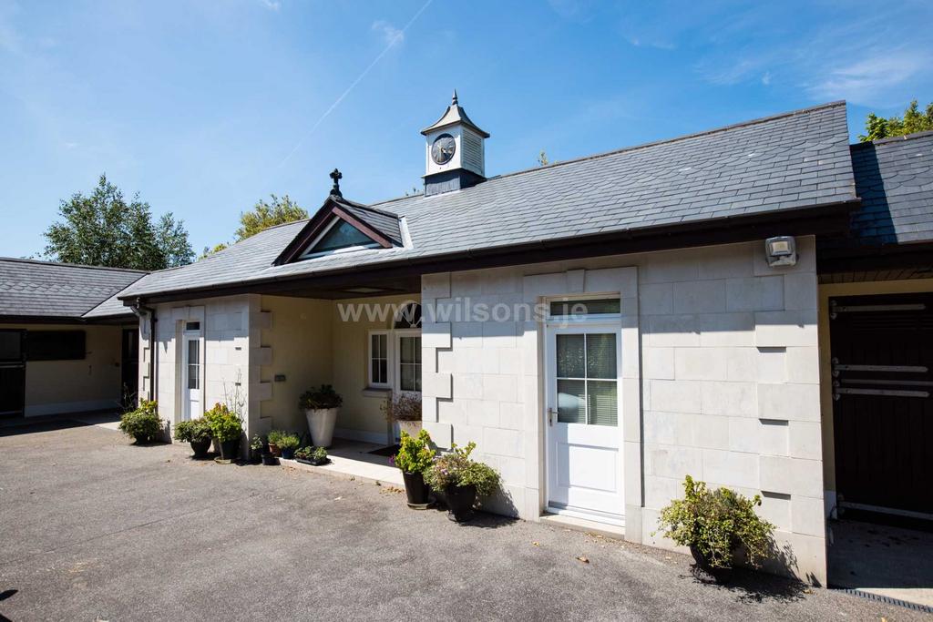 Trinity 9 bed manor house - £32,000,000