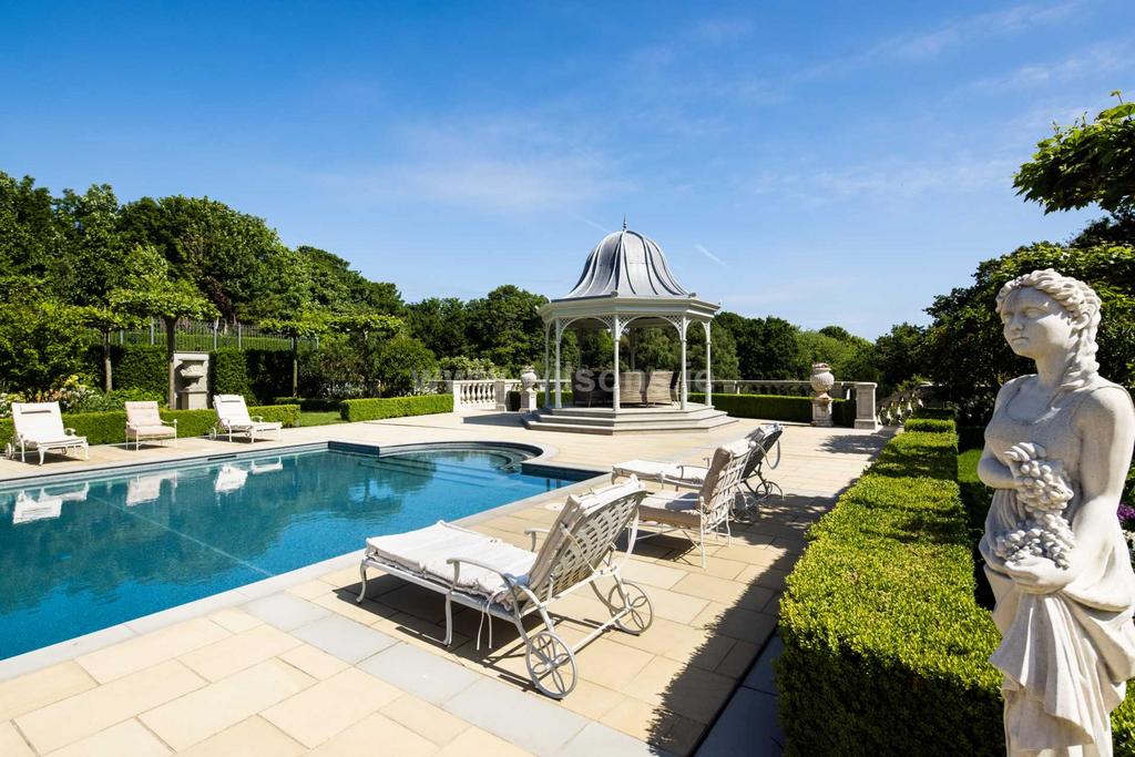 Trinity 9 bed manor house - £32,000,000