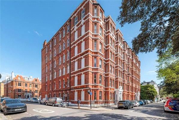 Carlyle Mansions, Cheyne Walk... 2 bed apartment - £1,500,000