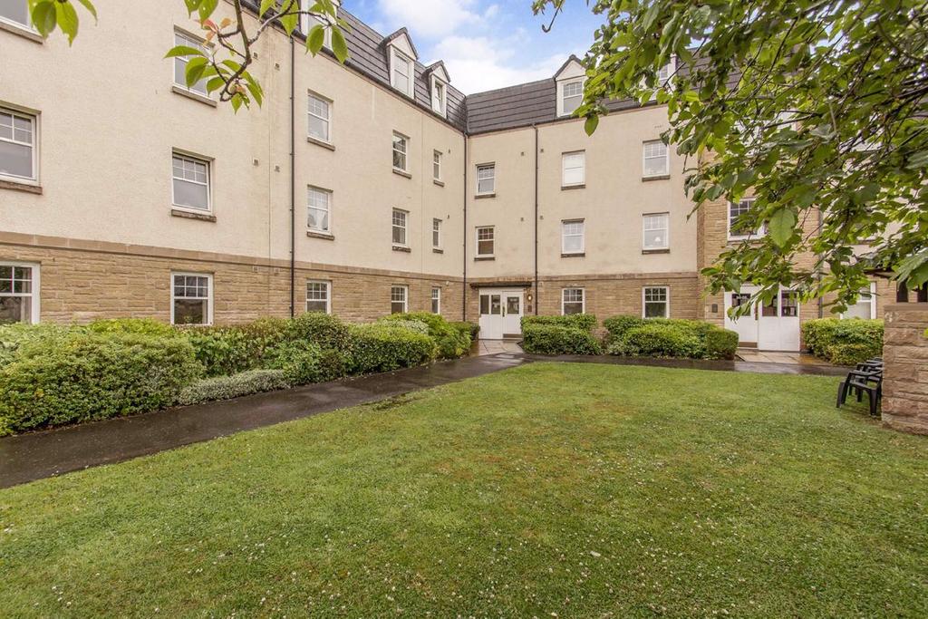 Rosslyn Court, Perth 2 bed flat - £169,950