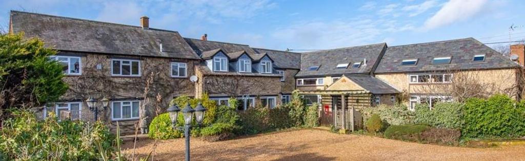 Lavendon, Olney, Buckinghamshire 7 bed barn conversion - £1,250,000