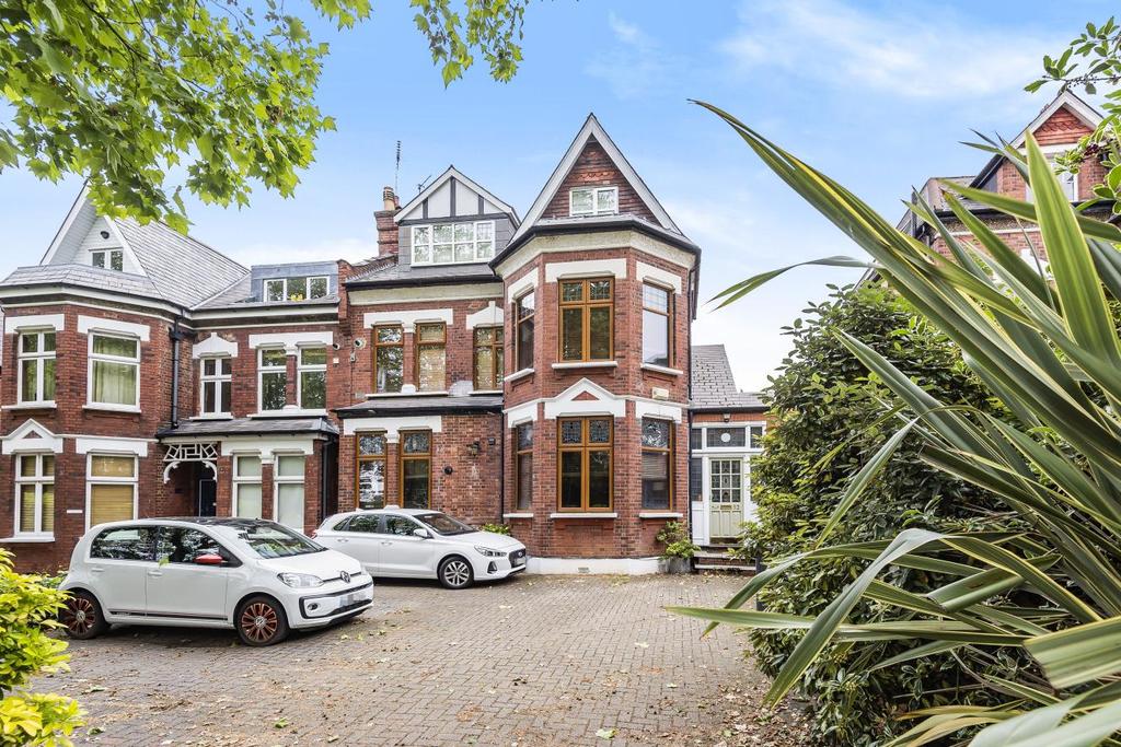 Great North Road, Highgate 1 bed flat - £425,000
