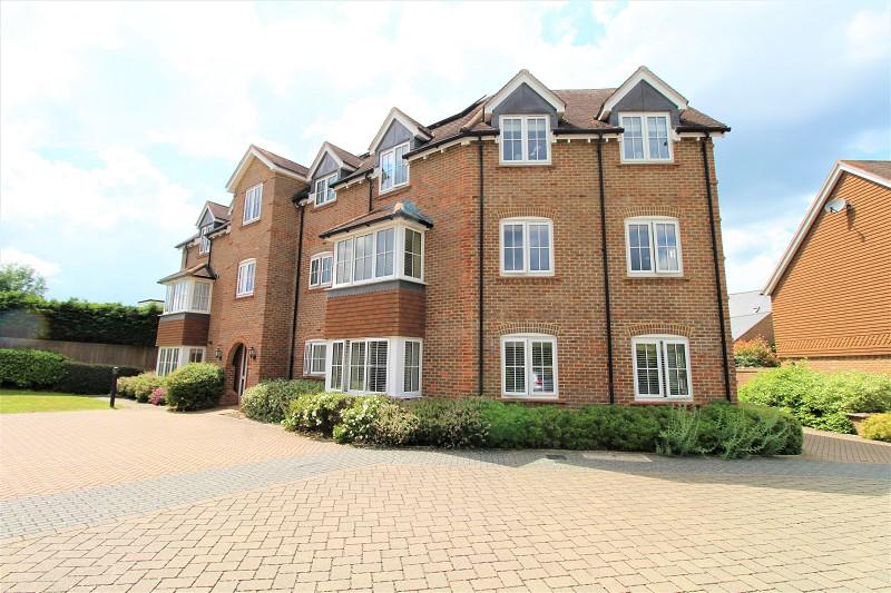 Brookfield Close, Horsham, West... 2 bed flat - £260,000