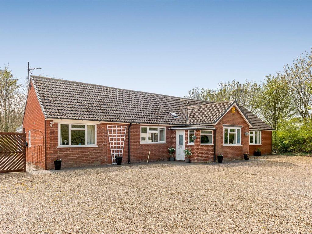 Watling Street, Grendon/Dordon Border 4 bed detached bungalow - £600,000