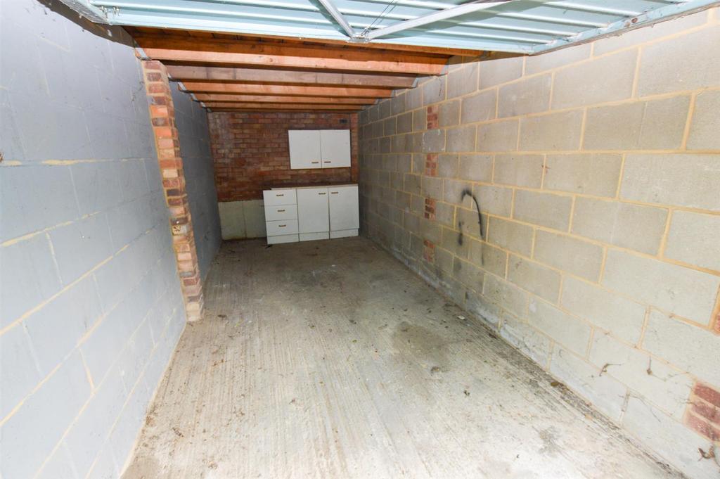 Black Path, Polegate Property - £100 pcm (£23 pw)