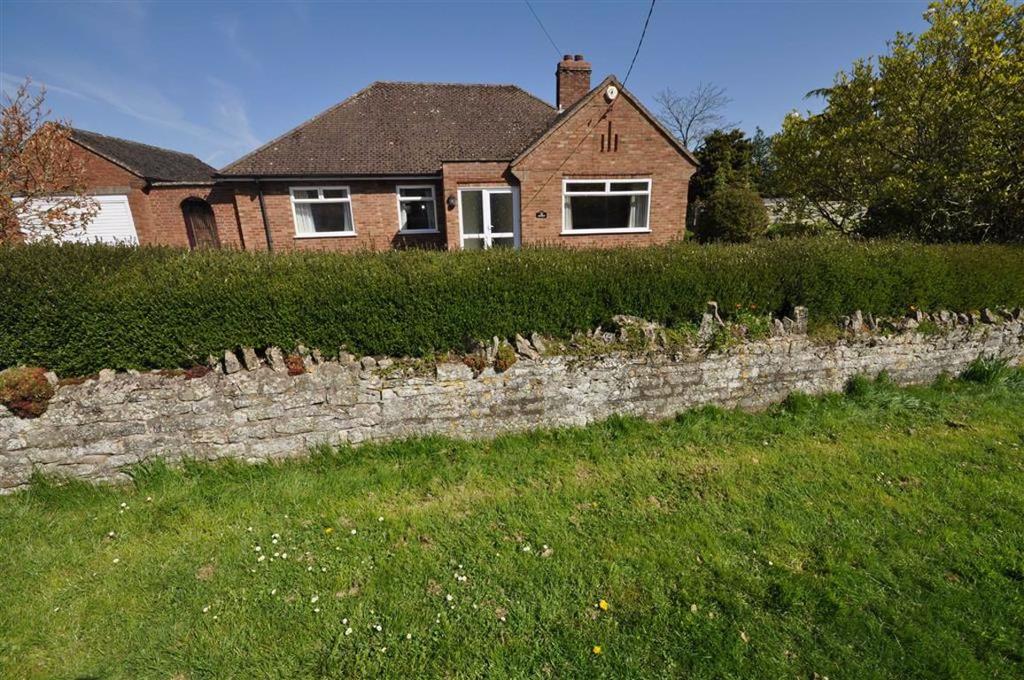 Hall Lane, Harbury 3 bed detached bungalow - £950 pcm (£219 pw)