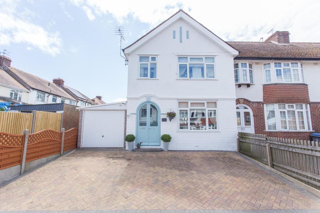 Owen Square, Walmer 3 bed end of terrace house - £349,995