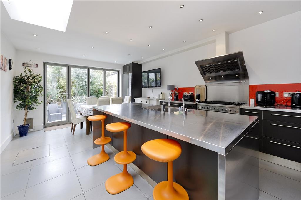 Jeddo Road, Shepherd's Bush W12 4 bed terraced house - £1,345,000