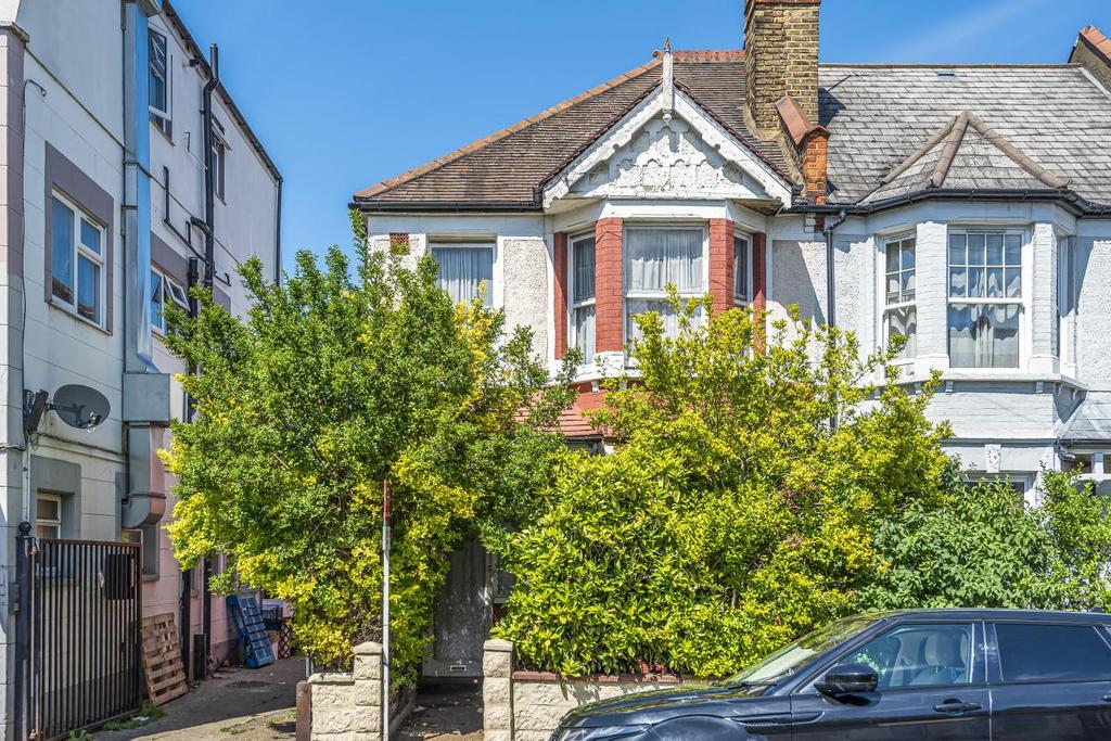 Links Road, Tooting 3 bed end of terrace house - £500,000