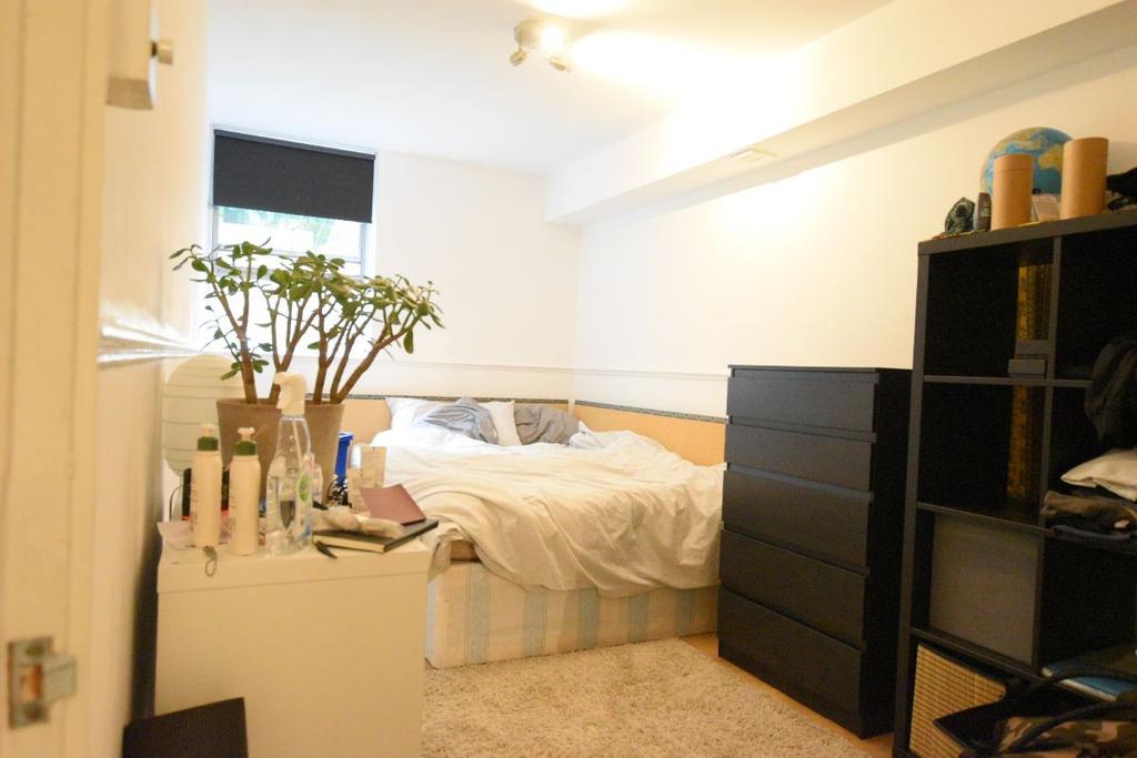 Scarba Walk, N1 4 bed terraced house - £2,500 pcm (£577 pw)