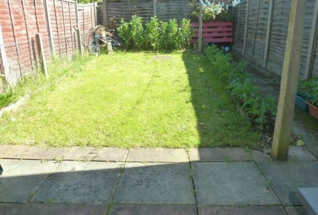 Mendip Close, Slough, SL3 8UB 3 bed terraced house - £1,395 pcm (£322 pw)