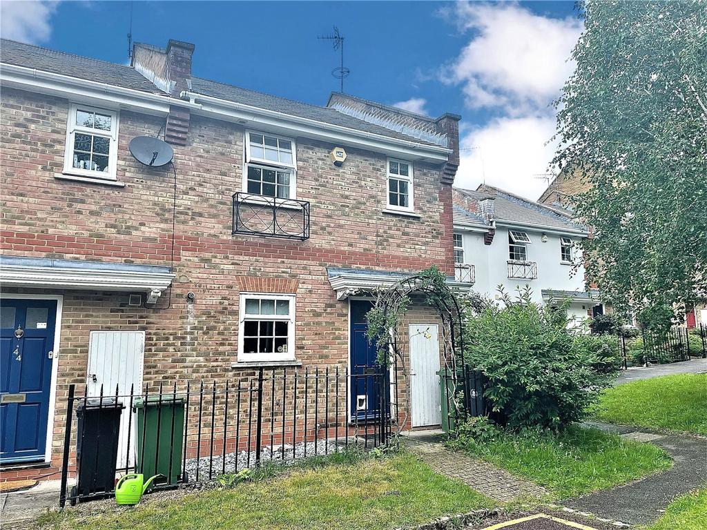 Townside Place, Camberley, Surrey... 3 bed end of terrace house - £ ...
