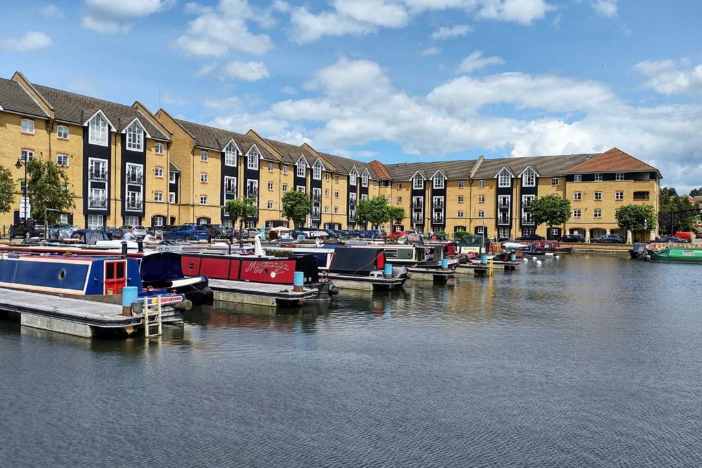 Evans Wharf, Apsley Lock 3 bed duplex - £410,000