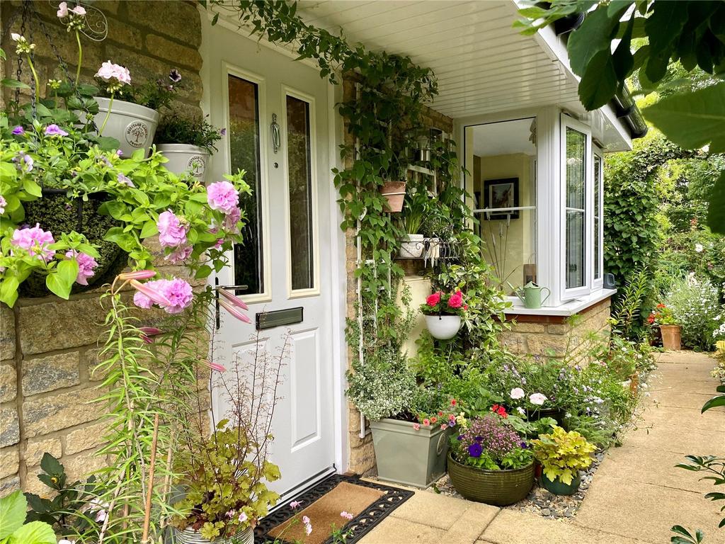 Watchfield Oxfordshire Sn6 3 Bed Link Detached House £350 000