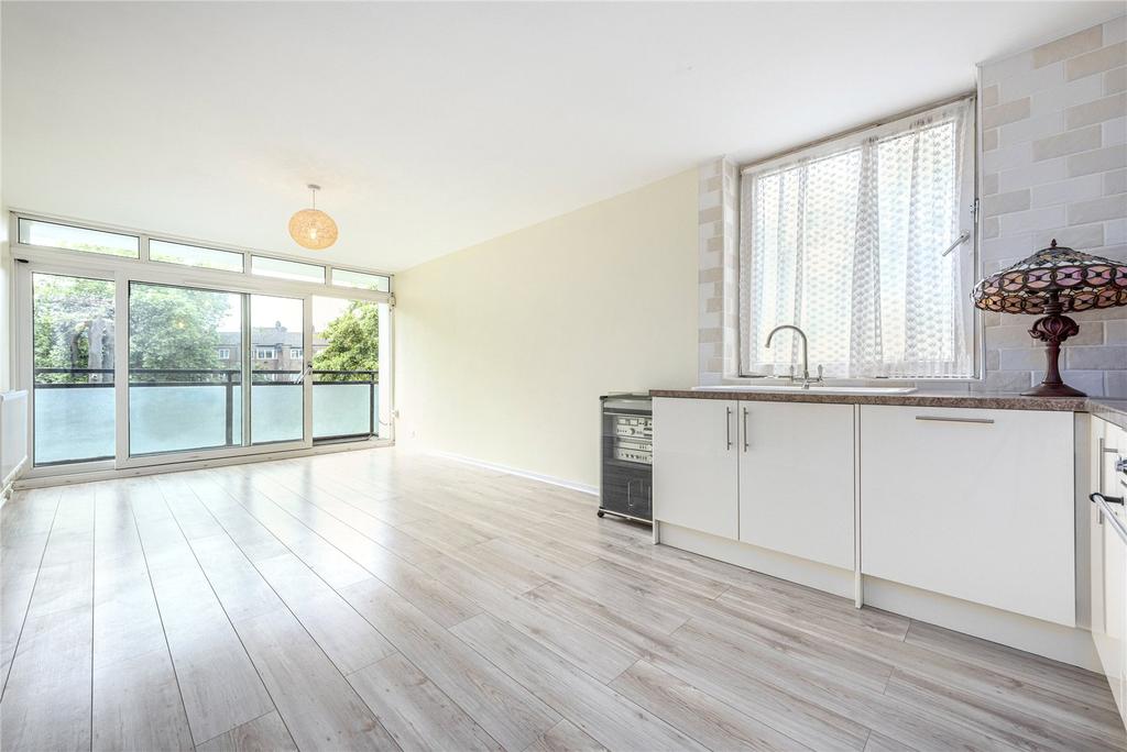 Pangbourne House, Rowstock Gardens... 2 bed flat - £395,000