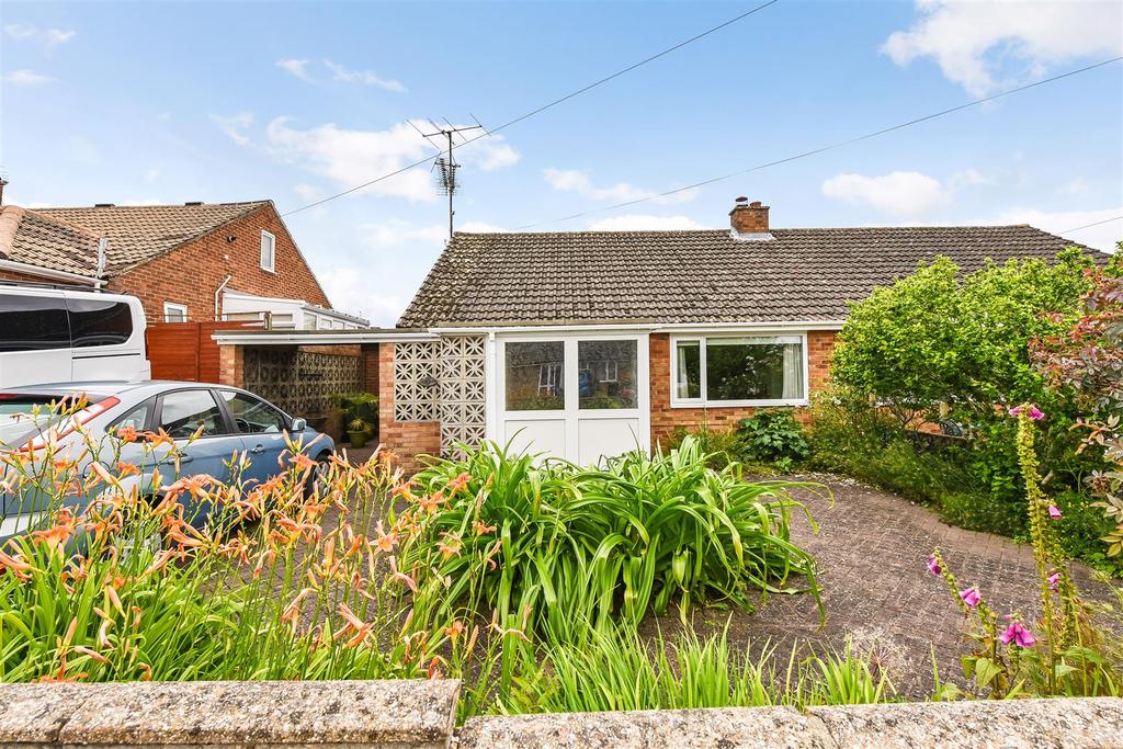 Valencia Way, Andover 3 bed semi-detached bungalow - £315,000