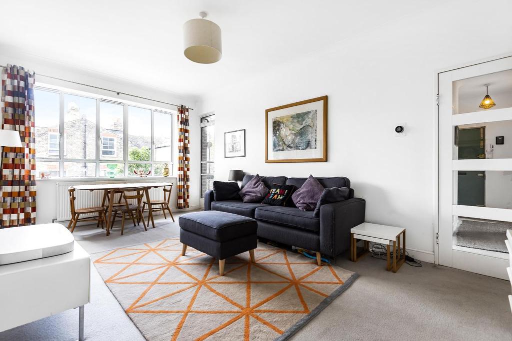Lessar Avenue, Clapham 2 bed flat - £500,000