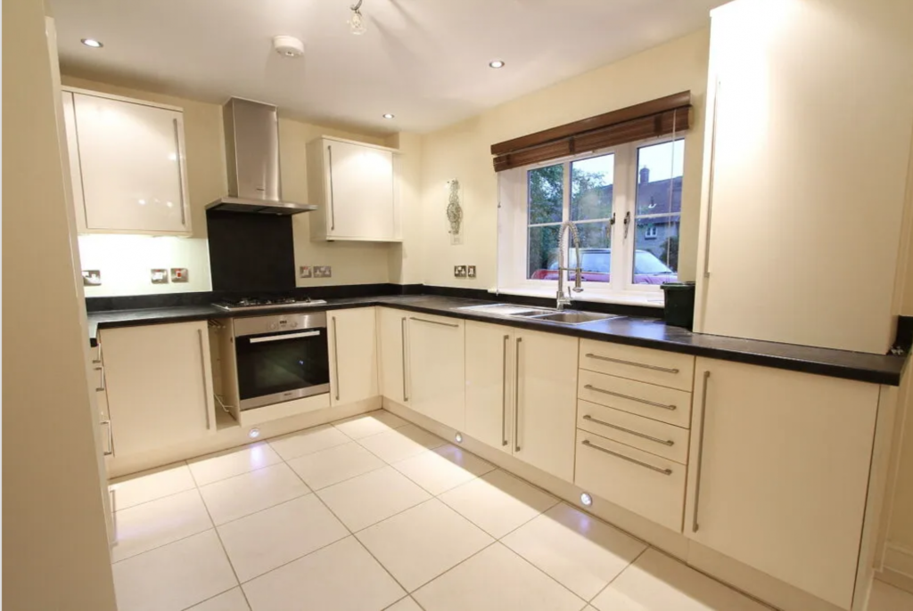 Mervan Road, London, SW2 2 bed duplex - £1,650 pcm (£381 pw)