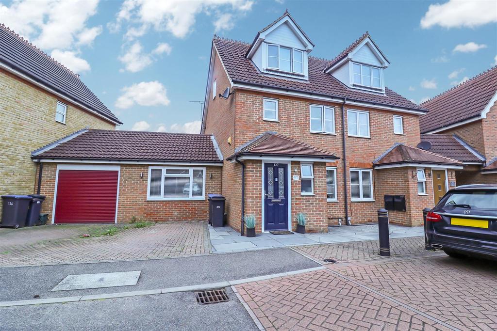 Malkin Drive, Church Langley, Harlow 3 bed semi-detached house - £425,000