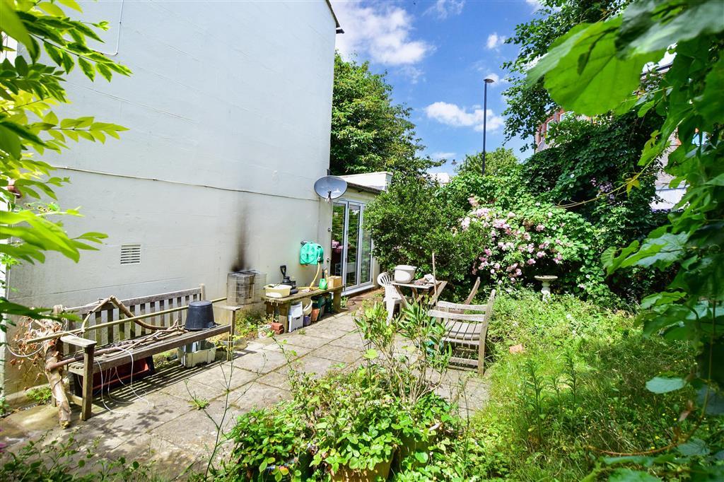 Friars Walk, Lewes, East Sussex 2 bed ground floor flat - £425,000