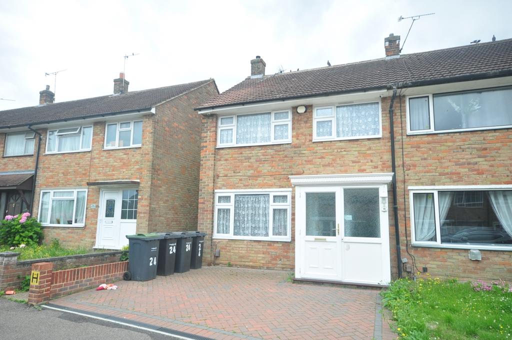 Whinfell Way Gravesend DA12 3 bed end of terrace house - £1,400 pcm (£323 pw)
