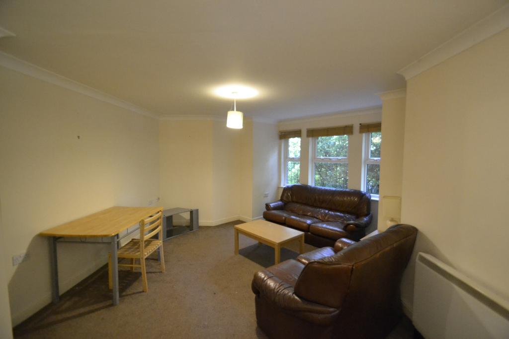 Parkside Hart Road, Manchester, M14 7BA 2 bed flat - £775 pcm (£179 pw)