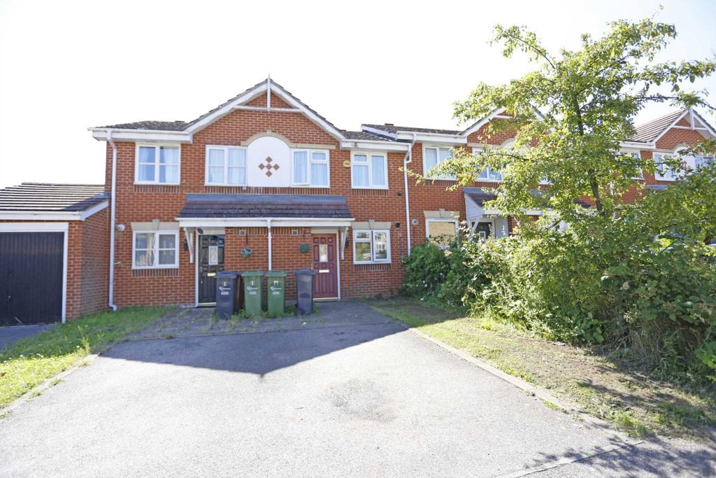 Champnees Road, Barking, Upney, IG11 2 bed terraced house - £1,300 pcm ...