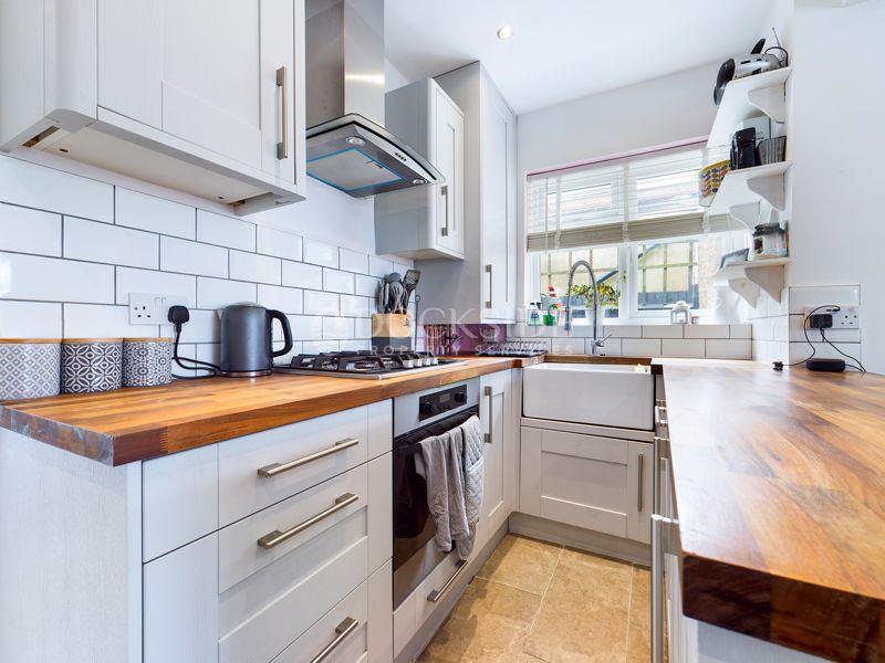 Delce Road, Rochester 2 bed semi-detached bungalow - £245,000