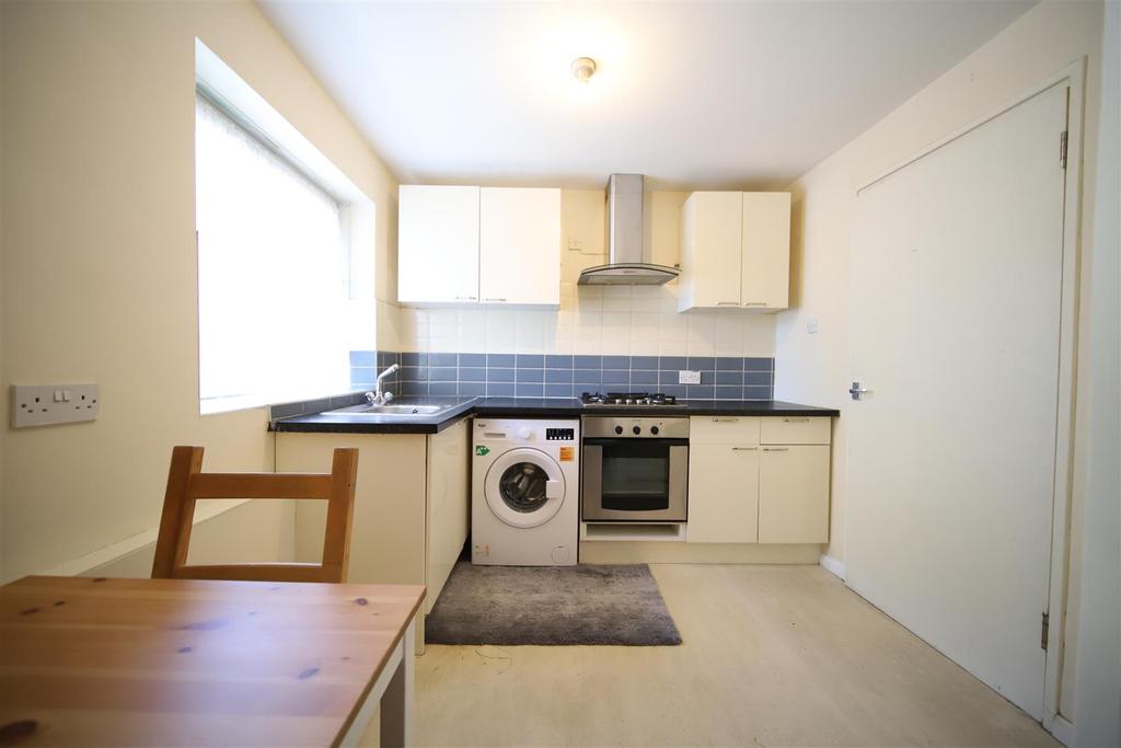 Roman Way, Enfield 1 bed flat - £1,100 pcm (£254 pw)