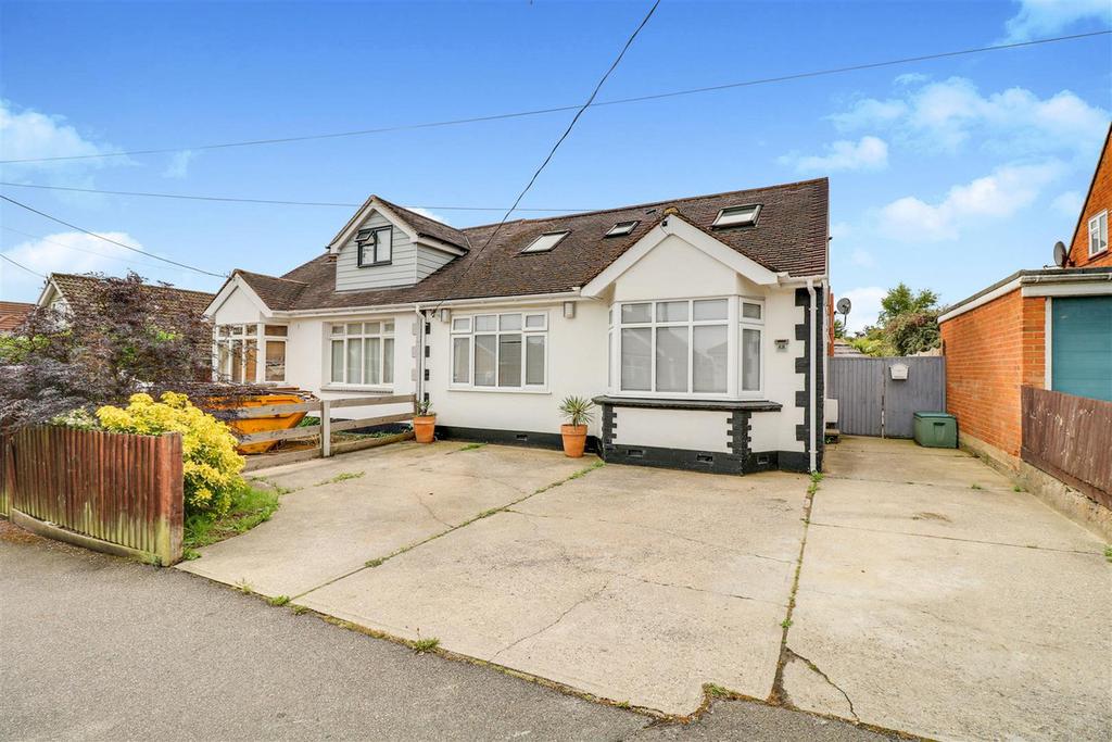 The Avenue, Benfleet, SS7 4 bed semi-detached house - £500,000