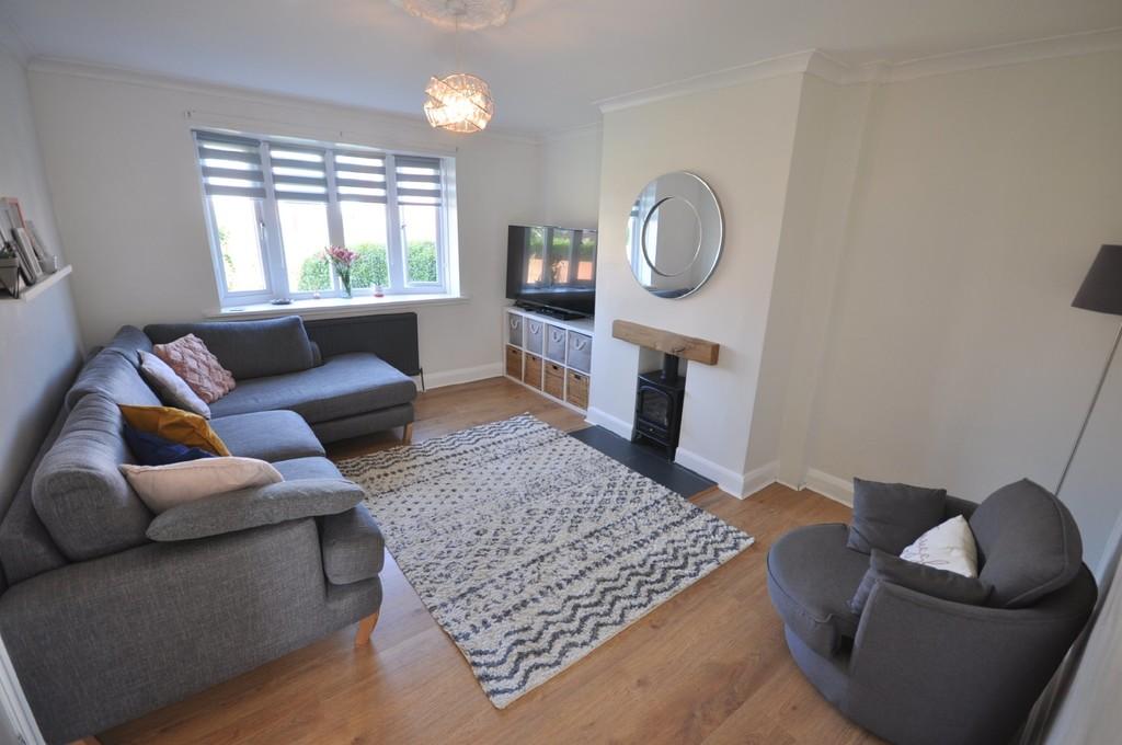 Highfield Crescent, Thorne... 3 bed semi-detached house - £140,000