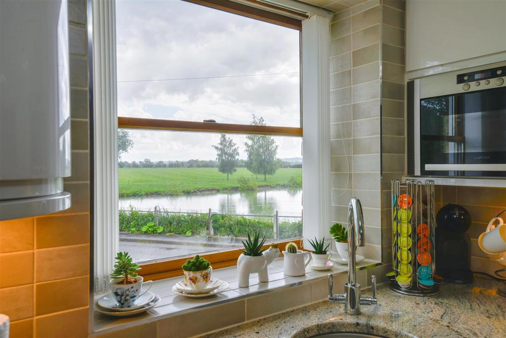 Kingfisher Way, Sheepy Parva 3 bed apartment - £375,000